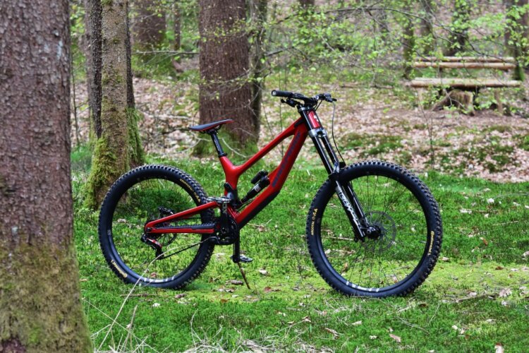 Nukeproof Dissent Carbon - Wheelbase Bike Build #7 - Wheelbase